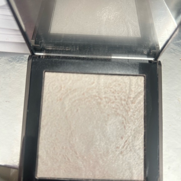 Burberry | Makeup | Burberry Fresh Glow Highlighter No White | Poshmark